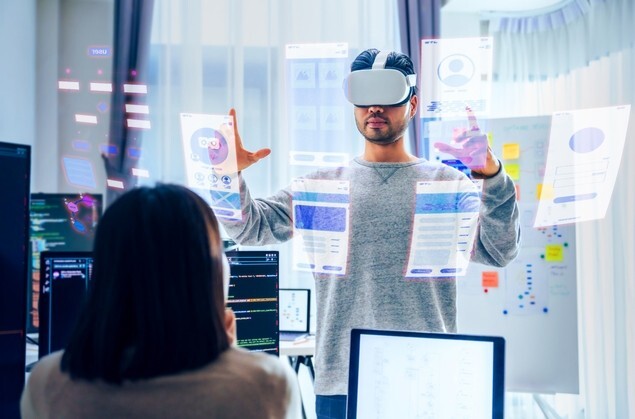How can VR help people train for a job? Benefits, examples & future outlook